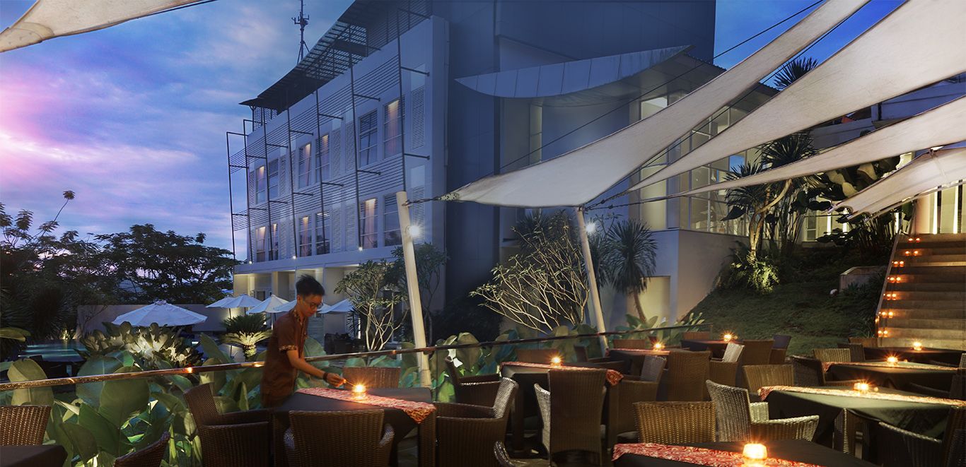 resto-banner-parallax-compressor - Grand Kecubung Hotel